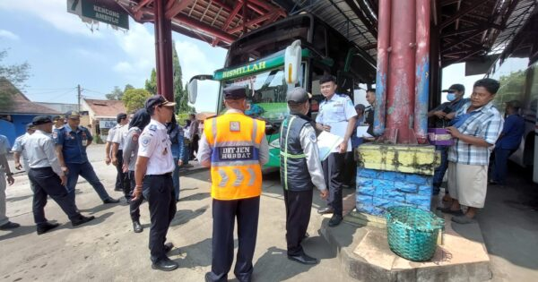 Jelang Mudik, Bus di Terminal Bayuangga Diperiksa Ramp Check - PANTURA7.com