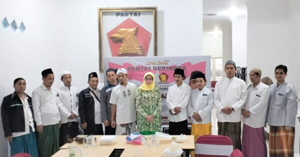 Komunitas Poro Kiai Kampung Lumajang Deklarasi Dukungan untuk Prabowo-Gibran - PANTURA7.com