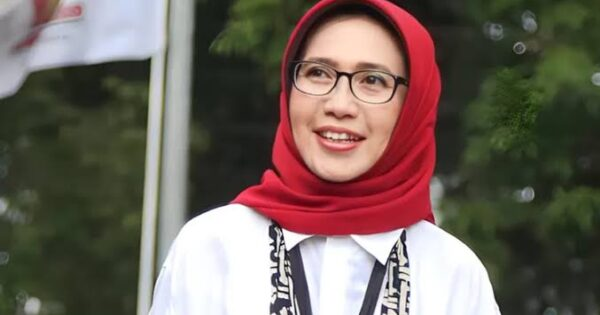 Bunda Indah Cetak Sejarah, Bupati Perempuan Pertama di Lumajang ...