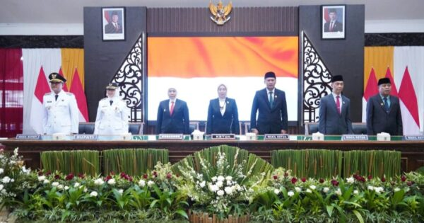 DPRD Lumajang Gelar Rapat Paripurna Sertijab Bupati dan Wakil Bupati - PANTURA7.com