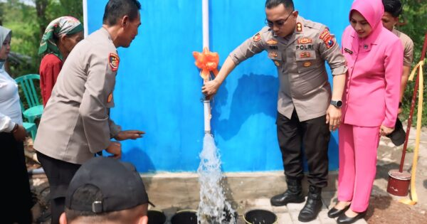 Atasi Krisis Air Bersih di Desa Sumberkramat Tongas, Polisi Bangun 4 Sumur Bor - PANTURA7.com