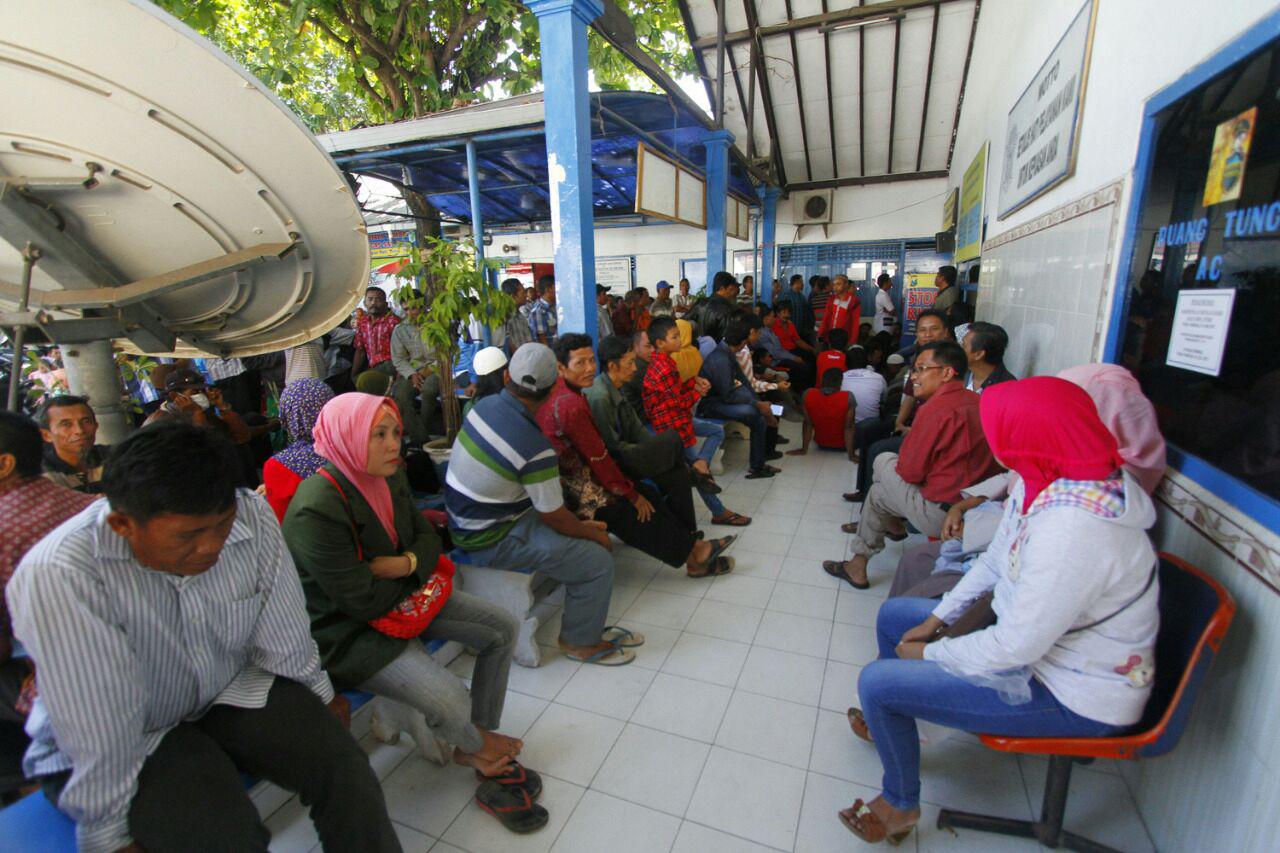 Pemohon SIM Membludak Di Satpas Polres Probolinggo - PANTURA7.com Pemohon SIM Membludak Di Satpas Polres Probolinggo - PANTURA7.com