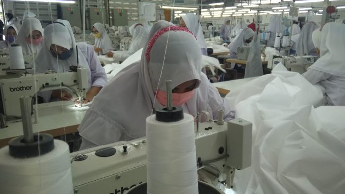 Pabrik Garmen di Jl Brantas Produksi APD, Sehari Hasilkan 10 Ribu Piece ...
