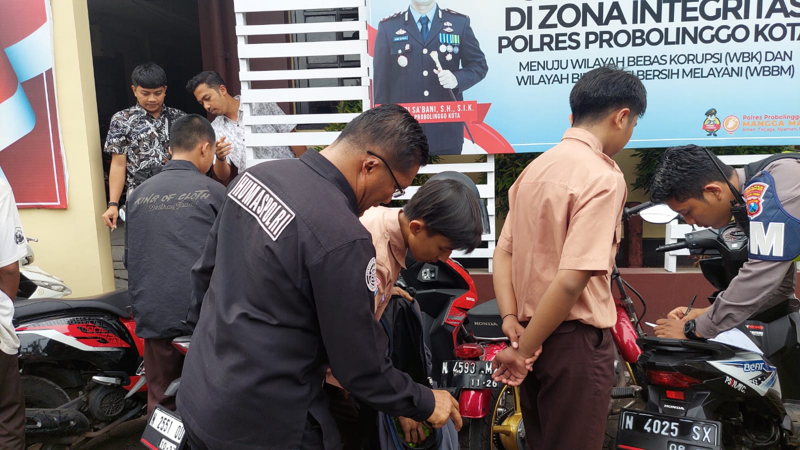 Diduga Hendak Tawuran, Puluhan Pelajar Diamankan - PANTURA7.com ... Diduga Hendak Tawuran, Puluhan Pelajar Diamankan - PANTURA7.com ...