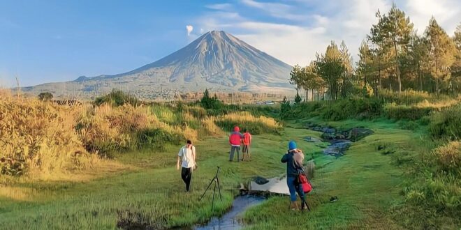 Mengunjungi Wisata Sarkawi Kali Kebo, Surganya Healing di Lereng Semeru ...