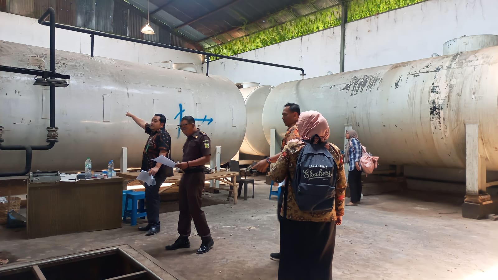 Sidang Penimbunan Solar Subsidi Kembali Digelar, JPU Periksa Barang ... Sidang Penimbunan Solar Subsidi Kembali Digelar, JPU Periksa Barang ...